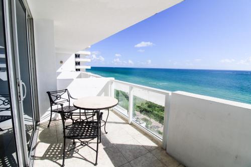 Castle 1029 Balcony Studio With Ocean View, Pool, Tennis And Free Parking - Miami Beach