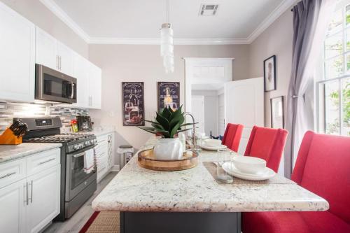 Shotgun Craftman House With Private Patio - Metairie, LA