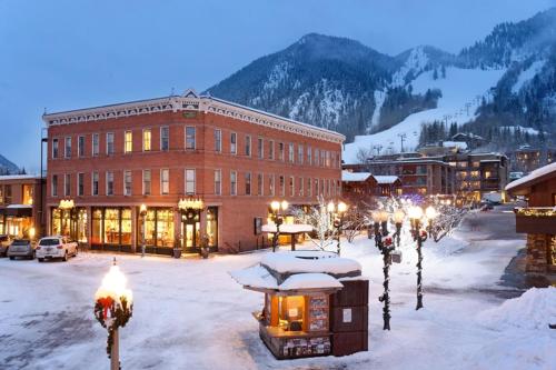 Independence Square Unit 309, Downtown Hotel Room With A/c In Aspen, Wet Bar & More - Aspen