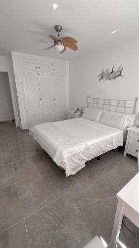 Precioso Dormitorio En El Centro De Torremolinos - Torremolinos