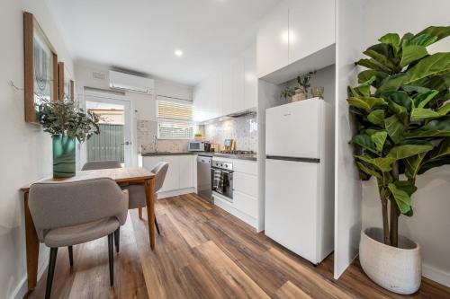 Three Tea House - Relaxed Living In Mile End - Adelaide Hills