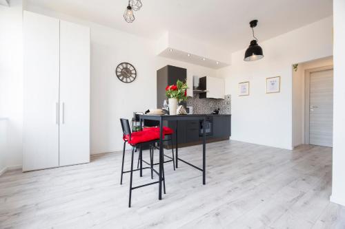 From €40pp - [Aquarium 9'] Free Netflix, Wifi & A-C '' LANTERNA LUXURY ...