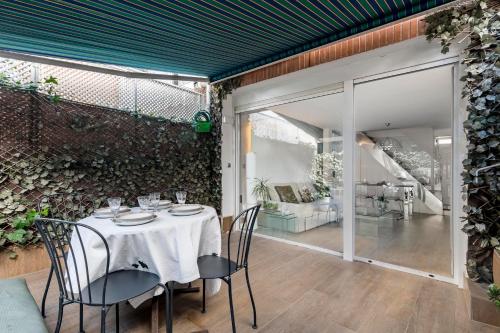 Chalet Independiente De Diseno Con Patio Privado - Madrid