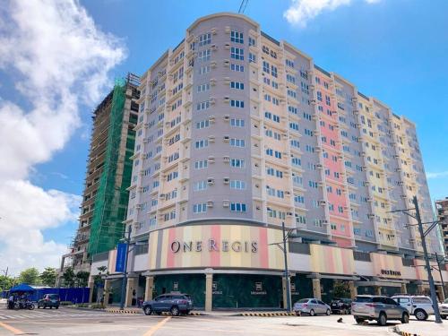 Staycation @ Uppereast W/ Pool, Gym, Daycare Etc.! - Bacolod