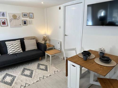 Cozy 1 Bedroom Flat The Snug - 보로드스테어스