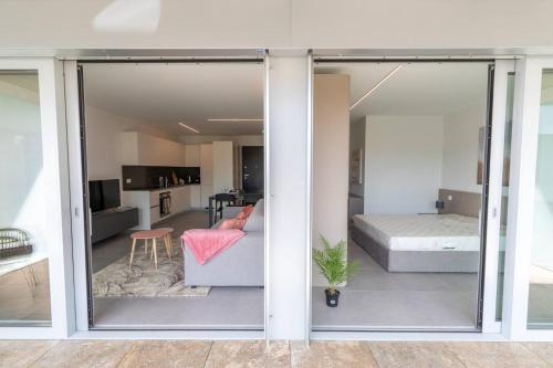 Argento Spectacular And Modern 5 For 3 Guests -By Easylife Swiss - Bellinzona