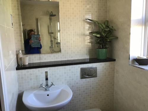 A Place To Stay In Stoke Gifford - Parkway Train Station 5 Min Walk - Bristol