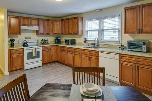 Boston Duplex W/ Foosball Table: 11 Mi To Downtown - Boston, MA