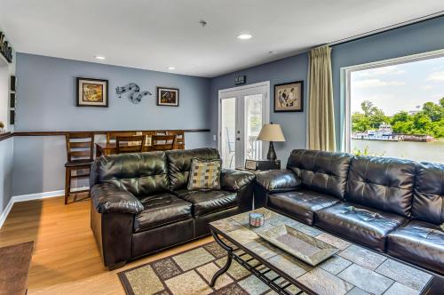 2 Bedroom, 2 Bath Riverfront View, Walk To Downtown - Nashville, TN