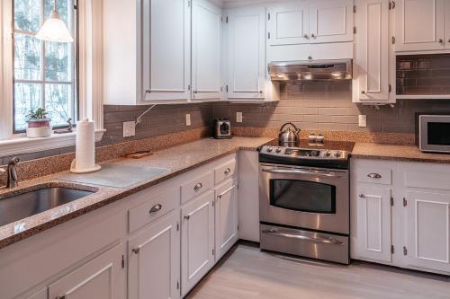 From $41pp - Charming house near beaches, lakes, mountains, skiing and ...