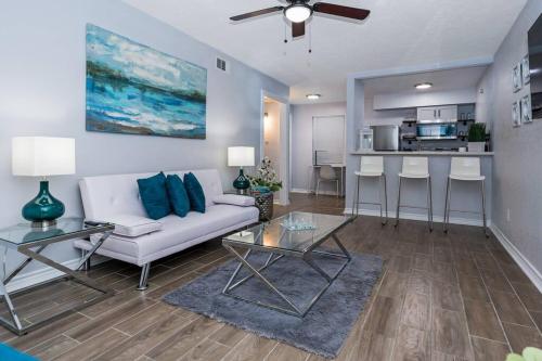 Chic Retreat! Near Downtown! Stylish Stay! - Houston, TX