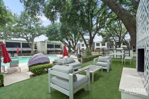 Spacious 2 Apt Combo Sleeps 12 Pool And Pets - Austin, TX