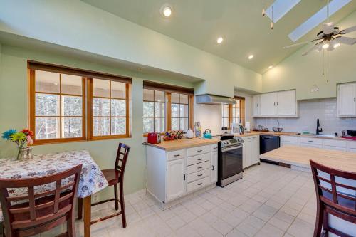 17 Mi To Town: Peaceful Golden Cabin! - Boulder, CO
