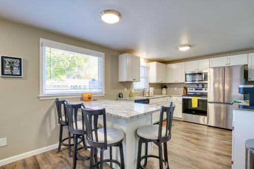 Green Bay Vacation Home: Half Mi To Lambeau Field! - Green Bay, WI