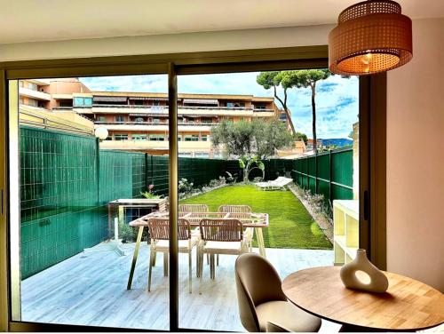Riviera 1 Ou Riviera 2 Ou Reservez Les 2 Front De Mer Cagnes Sur Mer Promenade De La Plage - Cagnes-sur-Mer