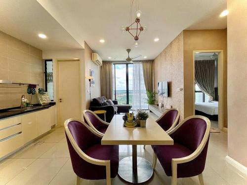 Classy • Lakeview | Walking To Legoland | 2b2b - Gelang Patah