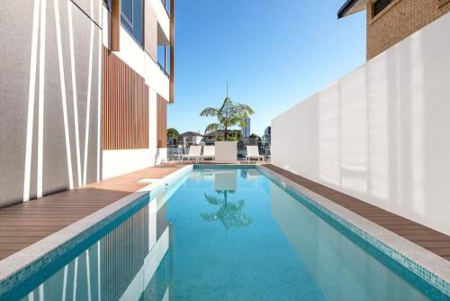 Comfortable 1br Apt With Pool And Carpark - Surfers Paradise