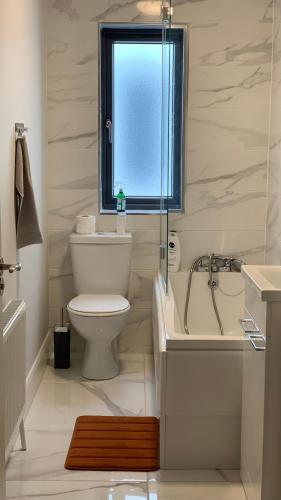 Large Bedroom Near To The Center - 코크