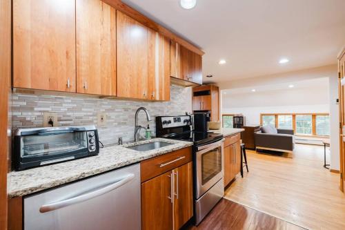 Private Estate Apartment. - Hollis Hills - Queens NY