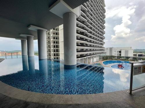 Encorp Marina, 2 Bedroom, 6pax, Same Floor With Indoor Infinity Pool - Iskandar Puteri