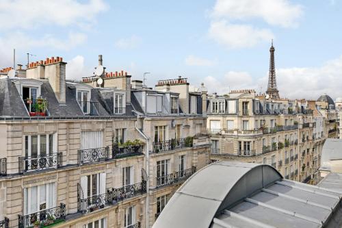 Champs De Mars - Laos - Paris 15e Arrondissement