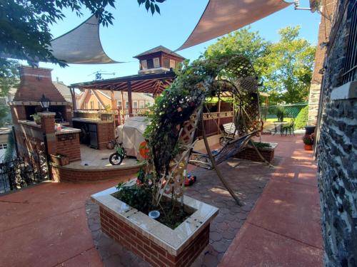 Lovely 2 Bedroom Apartment With 2 Entrance And Parking - The Bronx, NY