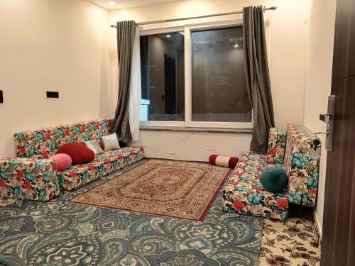 MH Farm 3bhk with Pool Party, Greater Noida from $13