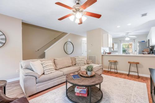 Seasonal Pool Access & Patio: Auburn Getaway! - Auburn, AL