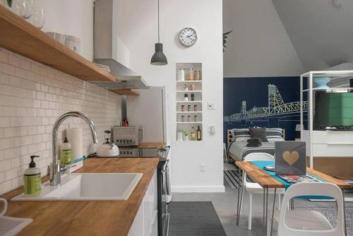 The Hawthorne Hideaway - Portland, OR