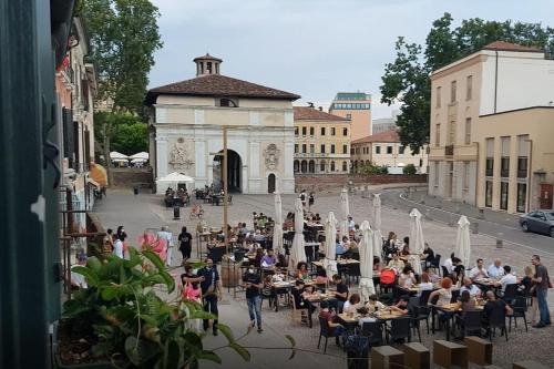 Elegante Alloggio In Casa Storica-borgo Portello - Padua
