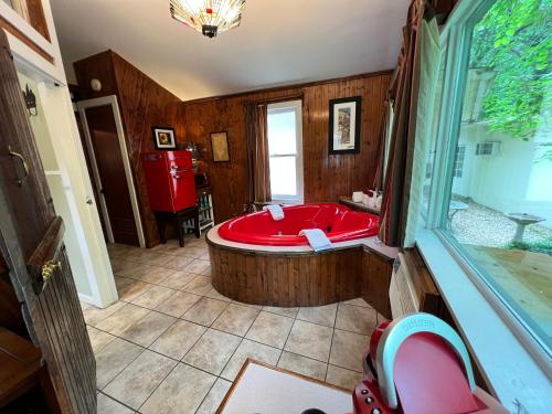 Sherwood Court Cottages & Guest Rooms - Eureka Springs, AR