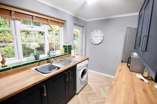 Charming Malvern Cottage With Outstanding Views - Malvern