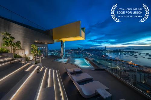 Yue's Edge Central Pattaya Condo - Pattaya