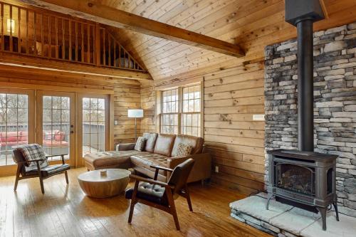Modern Log Cabin With Vineyard Views - Seneca lake, Himrod