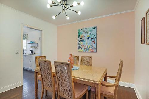 Steps To Beach & Downtown! Spacious Beach Bungalow #2 - Lake Worth, FL