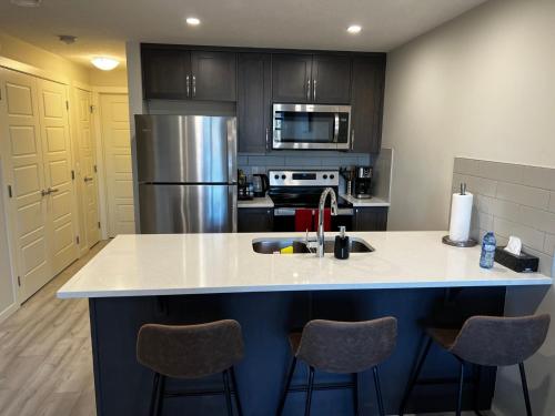 The Waterfront Cozy 1 Bd Suite In Rockland Park, Tuscany Nw - Calgary