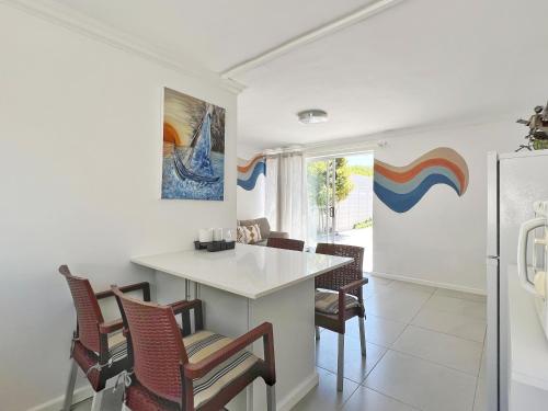 Coastal House - 2br And Self Catering - Cape Town