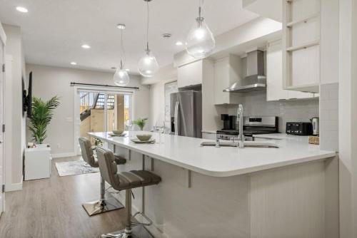 Private Suite For Couples Friends And New Families - Calgary