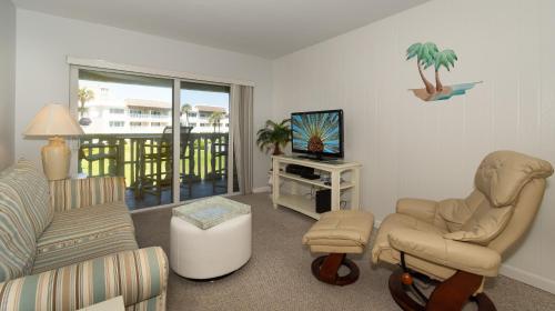 Ocean View Overlooks The Pool Ocean ~ Chateau By The Sea - 23b - Smyrna Beach, New Smyrna Beach