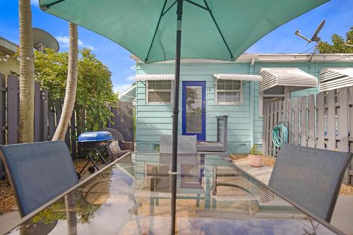 Steps To Beach & Downtown! Cozy Beach Bungalow #4 - Boynton Beach, FL