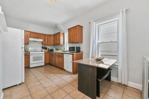 The Maverick Downstairs - Lux Apartment - Close To Downtown Boston & Airport - Everett, MA