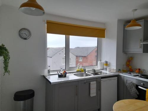 Cosy Apartment With Balcony And Breakfast - Bishop Auckland