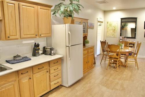 Lv4 Large Basement Apartment For Zion Homebase - 리즈