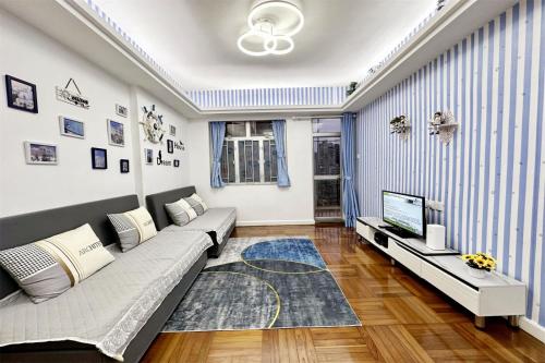 Fantastic Queen Beds, 4rms Beside Mtr Grand 14ppls 2 Bathrm - Sai Kung