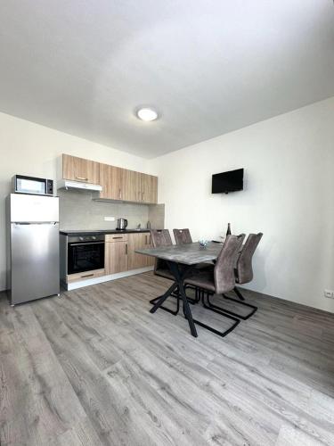 Sky Apartments 502 - Pilsen
