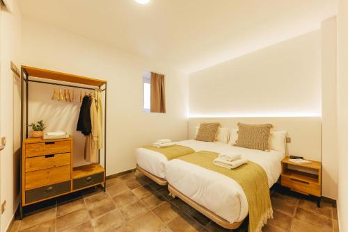 Bravissimo Mercadal 3, One-bedroom Plus Sofa Bed - Girona