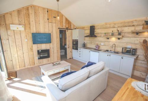 Edgmond Lodges - 1 & 2 Bed Luxury Log Cabins With Private Hot Tubs Derbyshire - Peak District