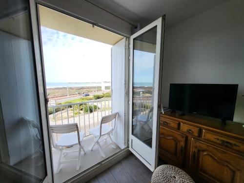 Appartement T2 Renove Face Mer Avec Balcon, A 150m De La Plage Et 300m Des Commerces - Fr-1-92-611 - Le Château-d'Olonne