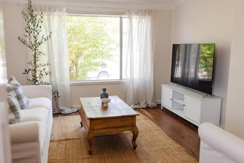Pet Friendly Family Home In Bluff Point - Geraldton