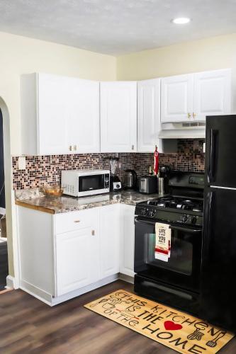 Cozy City Retreat Near Downtown Indianapolis- Private Bedroom - Indianápolis, IN